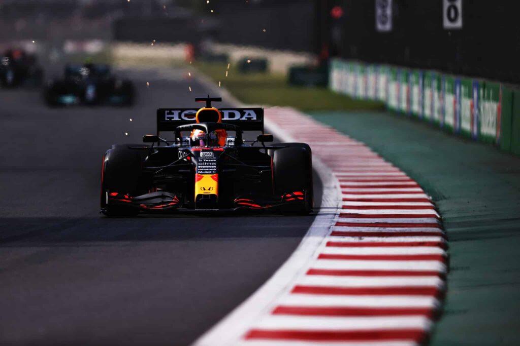 Dirty Air in Formula 1: Understanding the Turbulent Wake Effect - Las ...