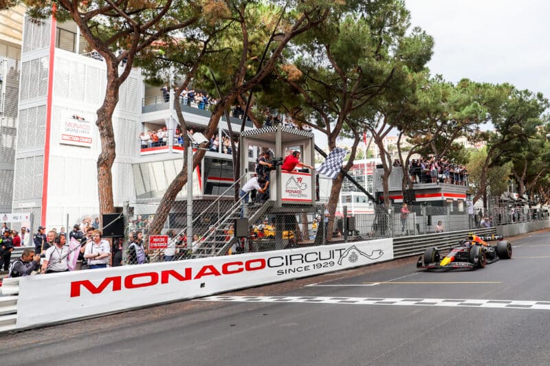 Zielflagge im F1-Rennsport: Das Ende des Rennens und der Sieg - Las ...