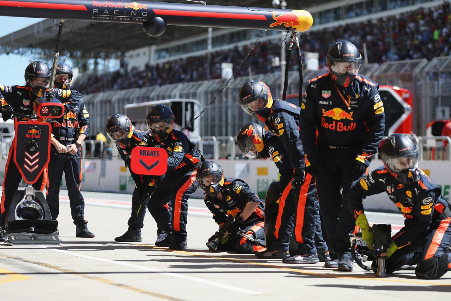 Meet the Wheel Gun: A Formula 1 Pit Stop Essential - Las Motorsport