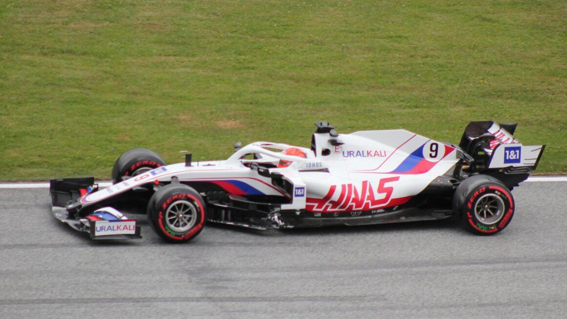 F1 Seating Position explained ! How do F1 driver sit ? - Las Motorsport